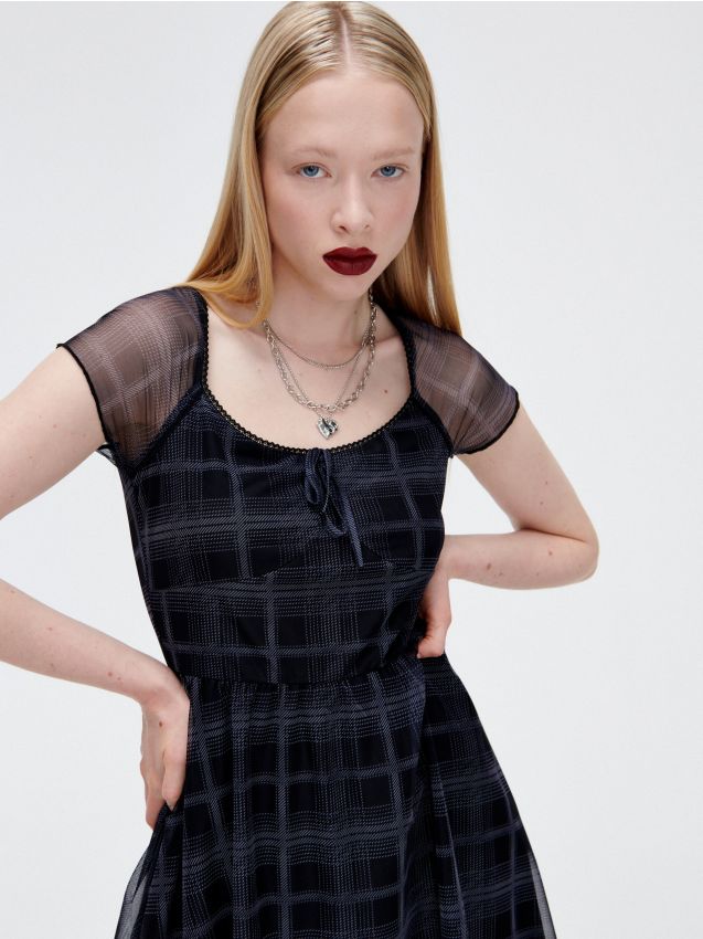 Sukienki damskie młodzieżowe | Kup online w Cropp!