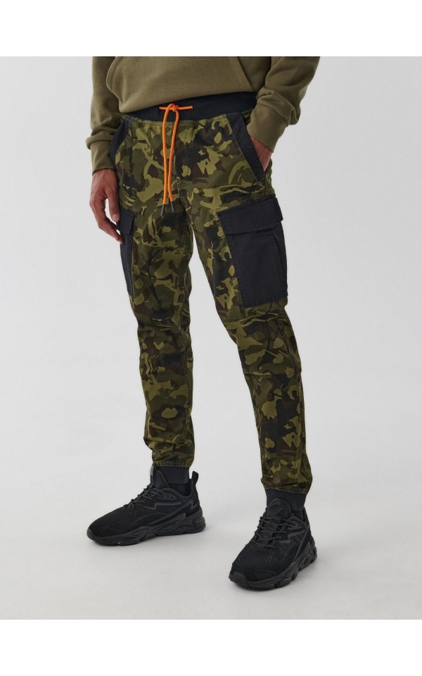 Παντελόνι slim jogger με σχέδιο παραλλαγής Χρωμα ΠΡΑΣΙΝΟ - CROPP ...